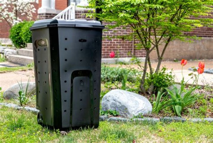 How do you compost with a rotating drum - The Daily Insight