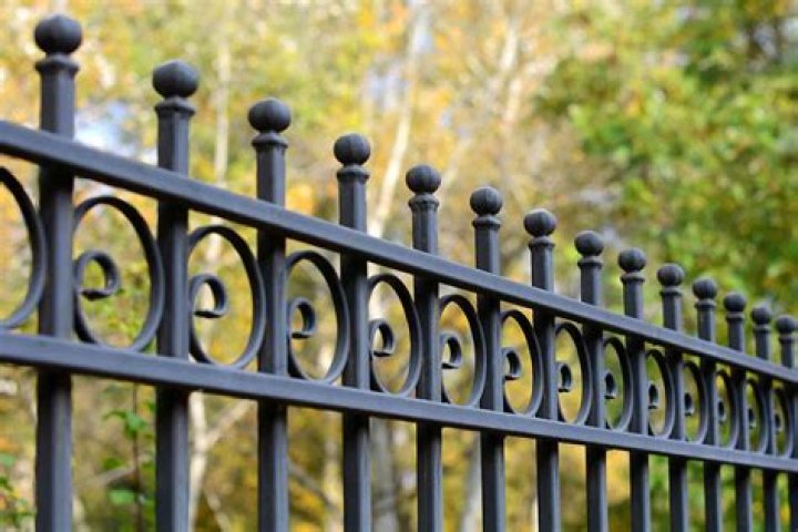 How much does a wrought iron fence cost per foot - The Daily Insight